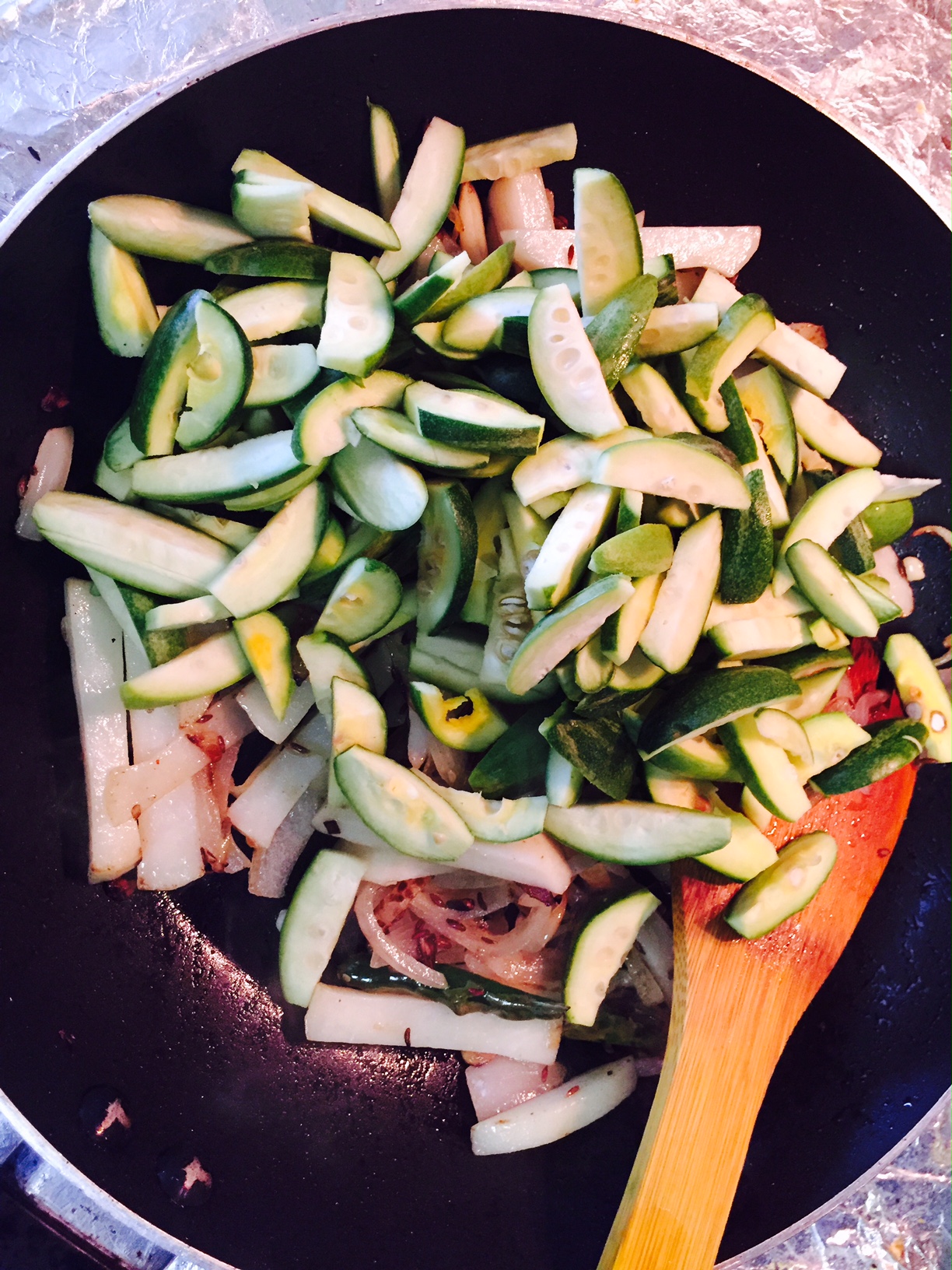 How to make Aloo Parwal Dry Veg | Aloo Parwal Dry Veg recipes | Step-by ...